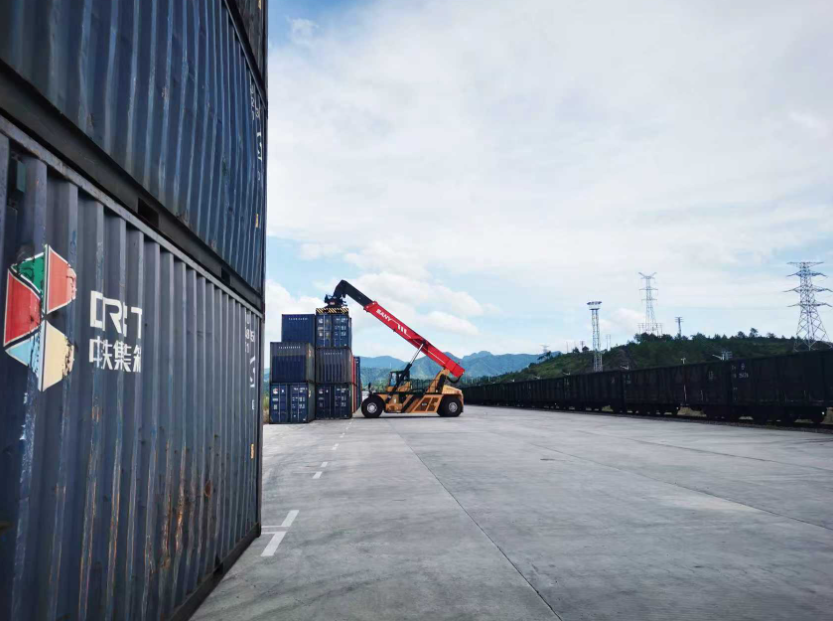 超额完成5000标箱 货值达12.2亿元！2025年梅州国际陆港持续深化多式联运体系成效显现_掌上梅州